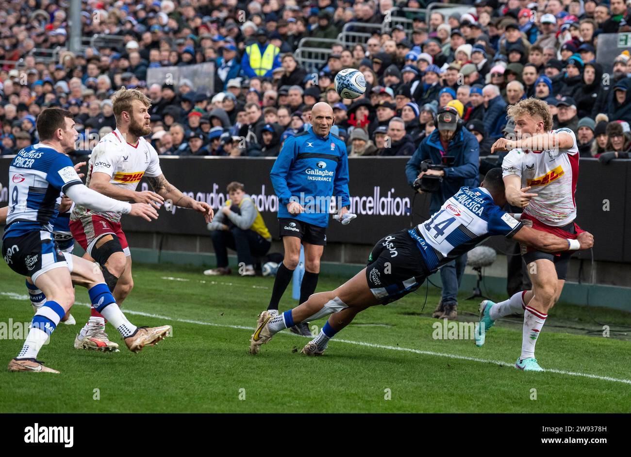 Bath, UK. 23rd Dec 2023. Bath Rugby Joe Cokanasiga and Harlequins Louis ...