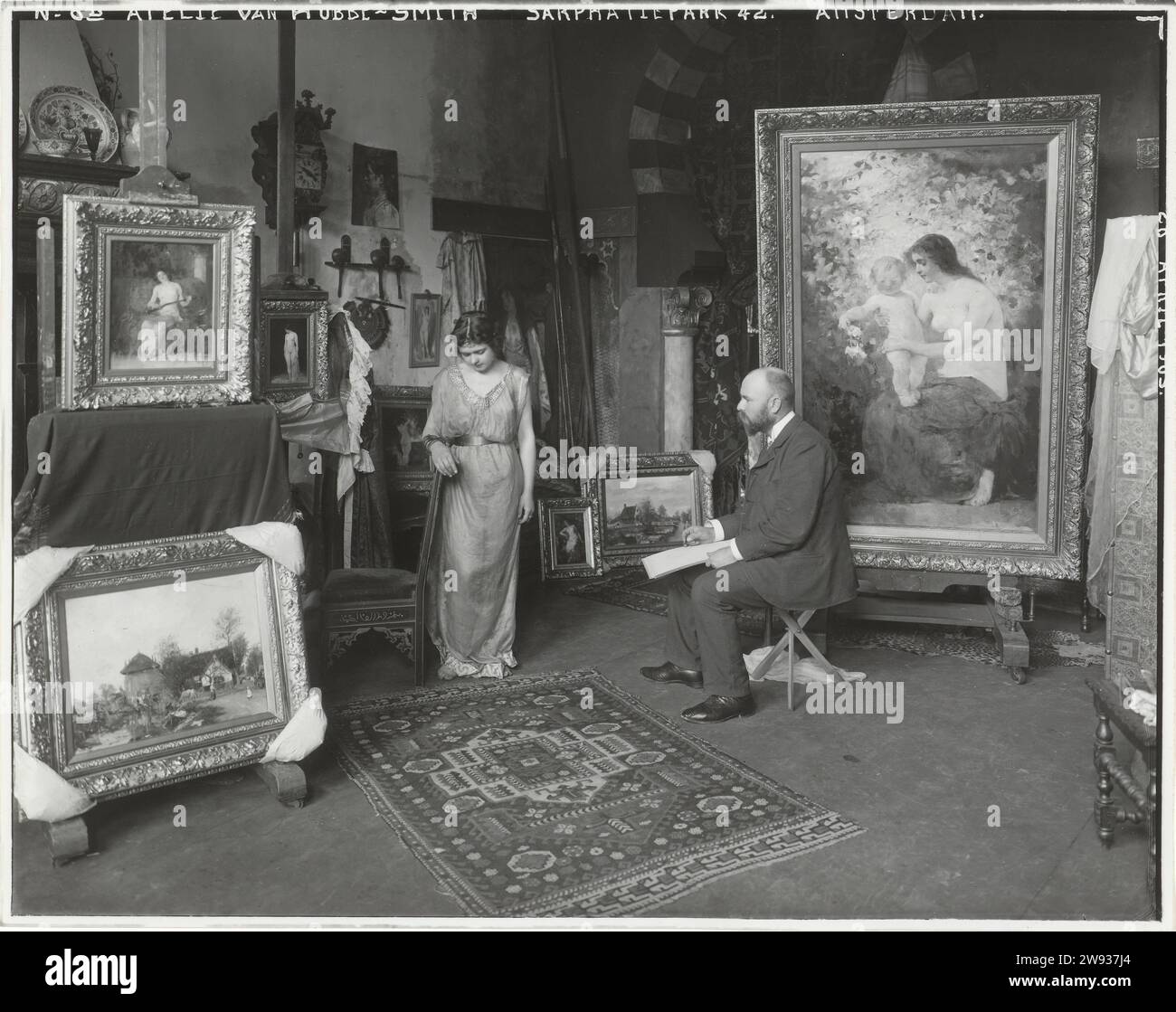 Painter Hobbe Smith with a model in his studio at Sarphatipark 42 ...