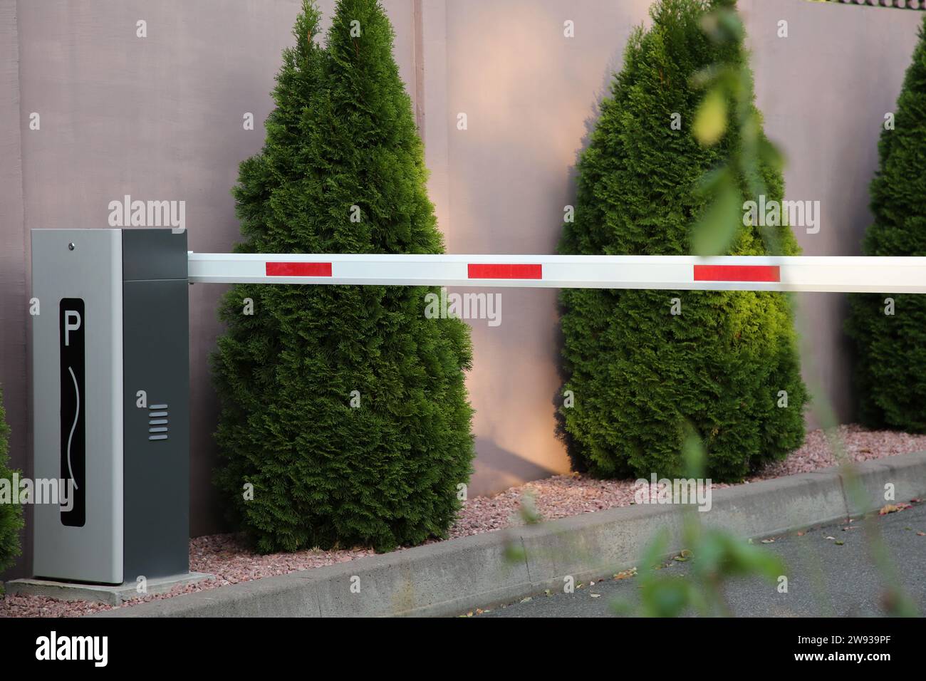 Boom gate barrier safety hi-res stock photography and images - Alamy