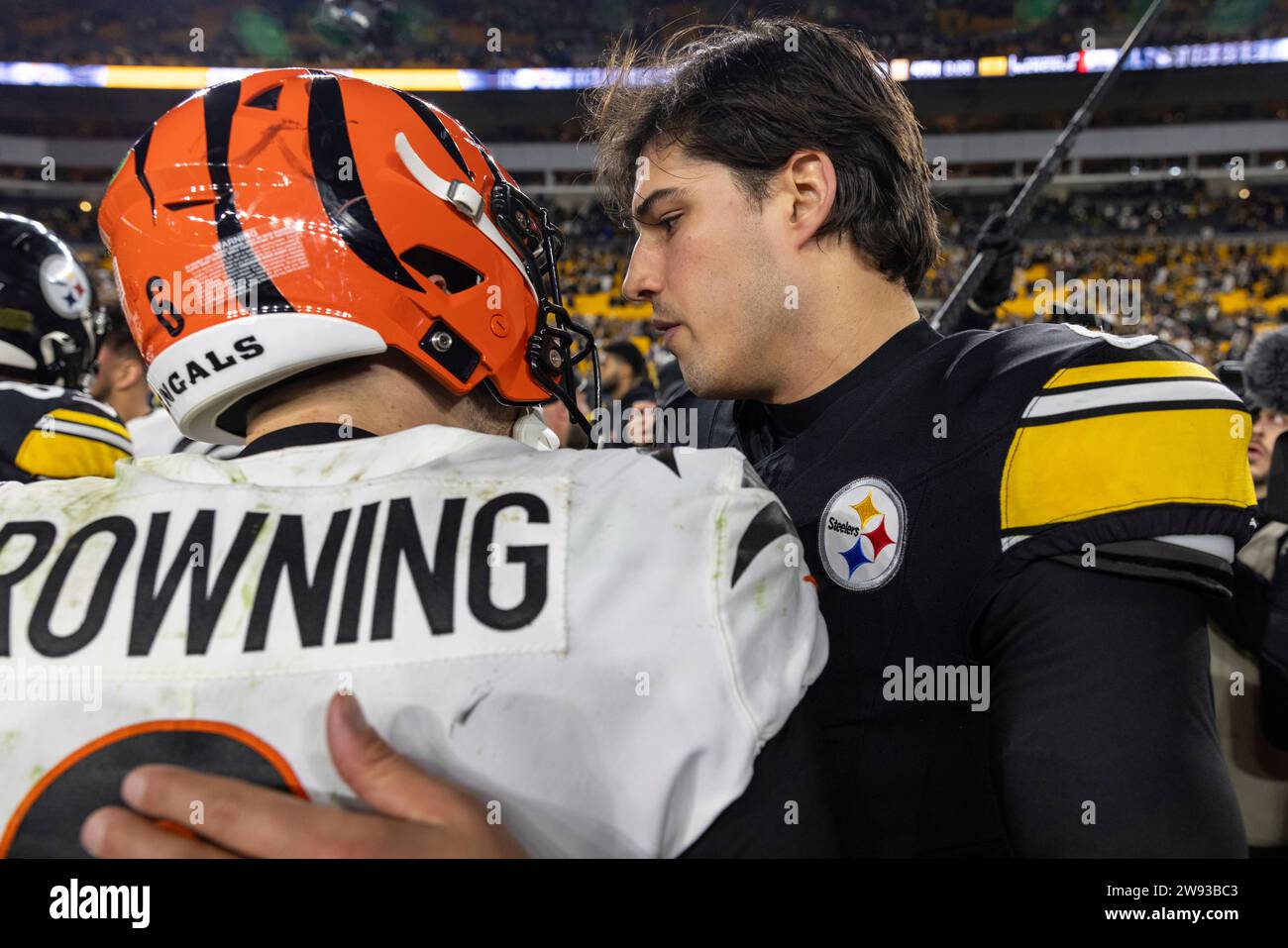 Pittsburgh Steelers quarterback Mason Rudolph (2) greets Cincinnati ...