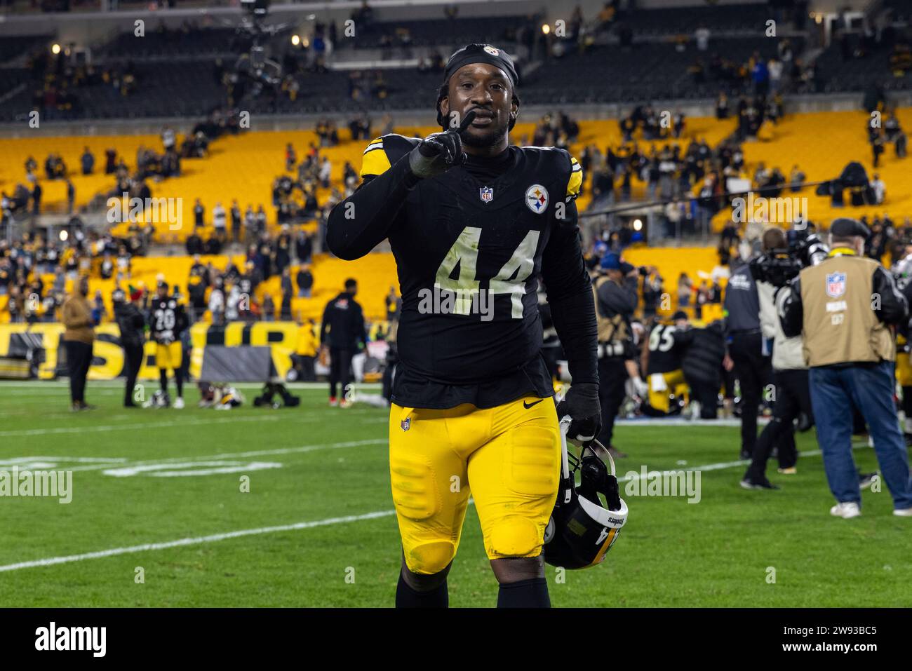 Pittsburgh Steelers linebacker Markus Golden (44) gestures while ...
