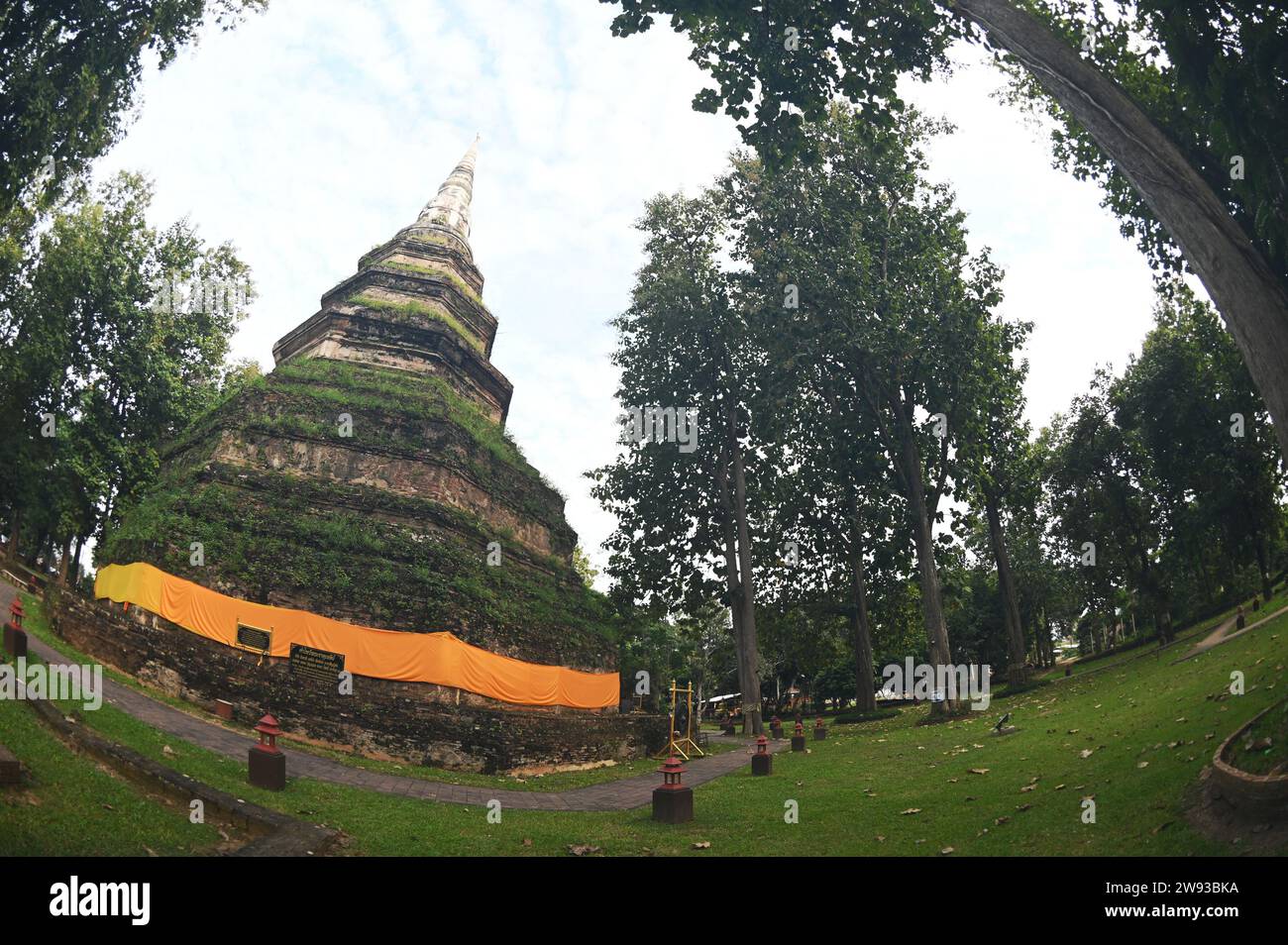Phra That Chedi Luang gets its name from the large pagoda enshrined in ...