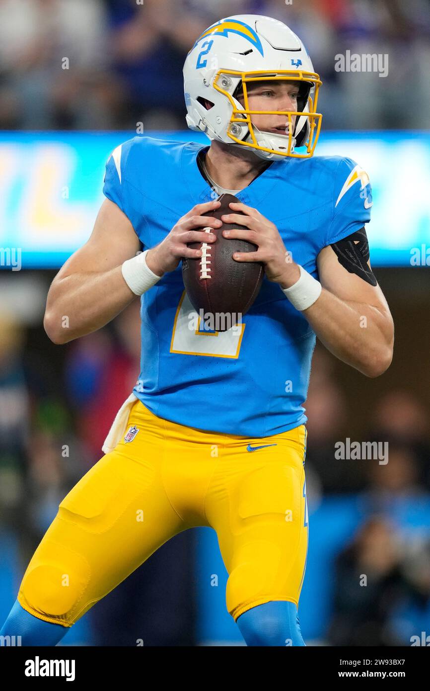 Los Angeles Chargers quarterback Easton Stick (2) prepare to throw a ...