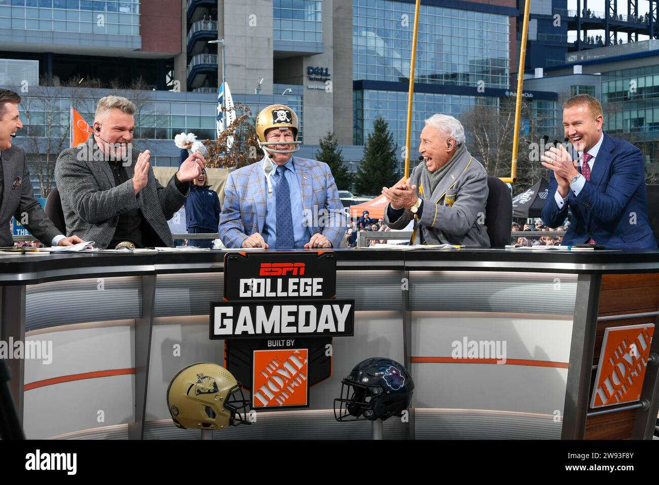 Foxborough, MA, USA. 9th Dec, 2023. New England Patriots head coach and ...