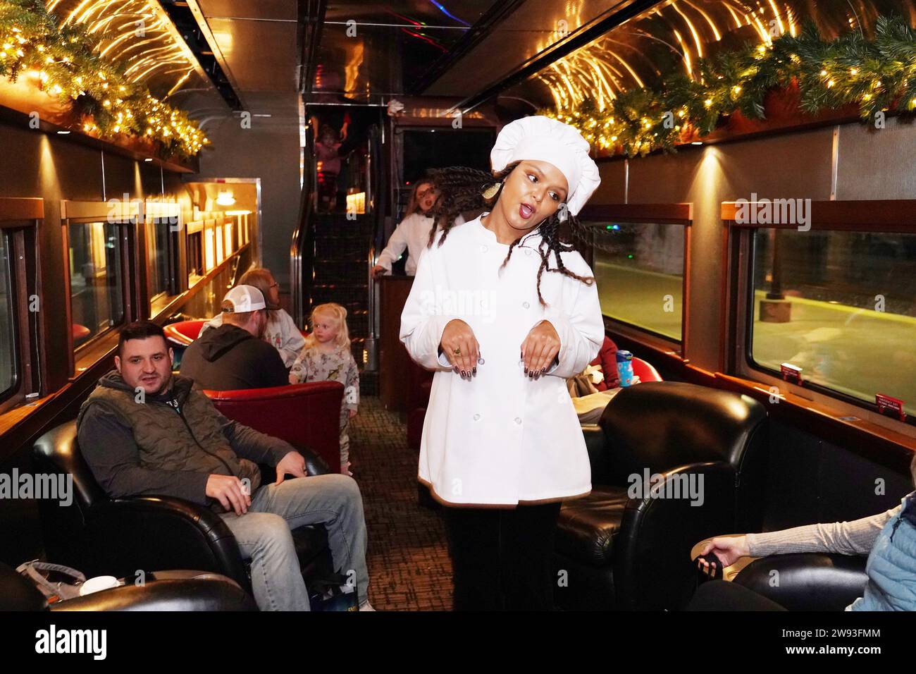 St. Louis, United States. 23rd Dec, 2023. Santa's helpers dance to ...
