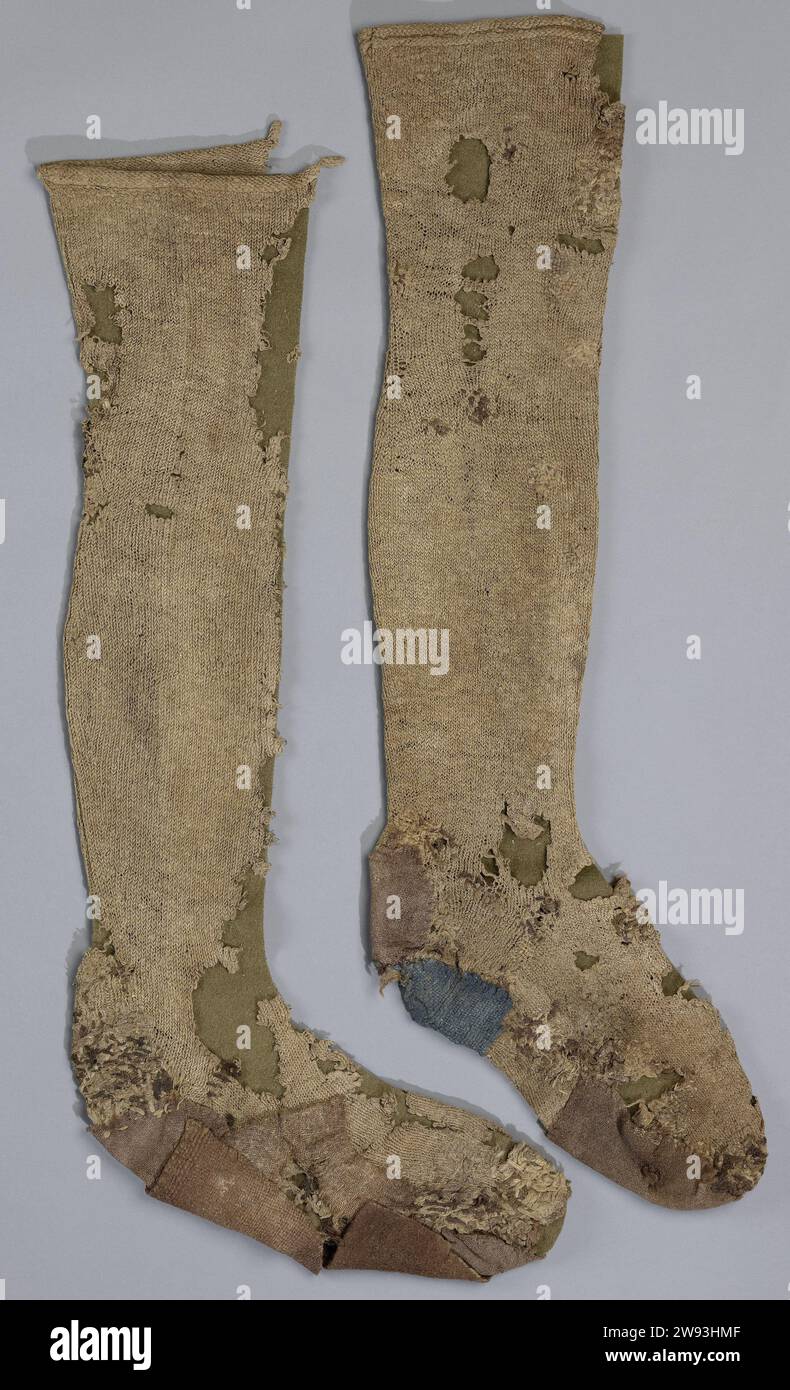 Knee sous, light brown, the board consists of two small strips knitted ...