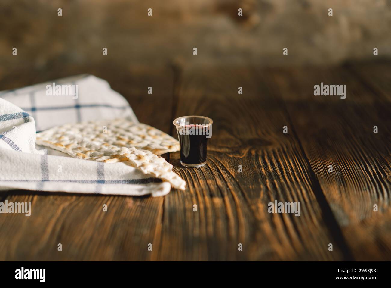 Sacrament of holy communion hi-res stock photography and images - Alamy