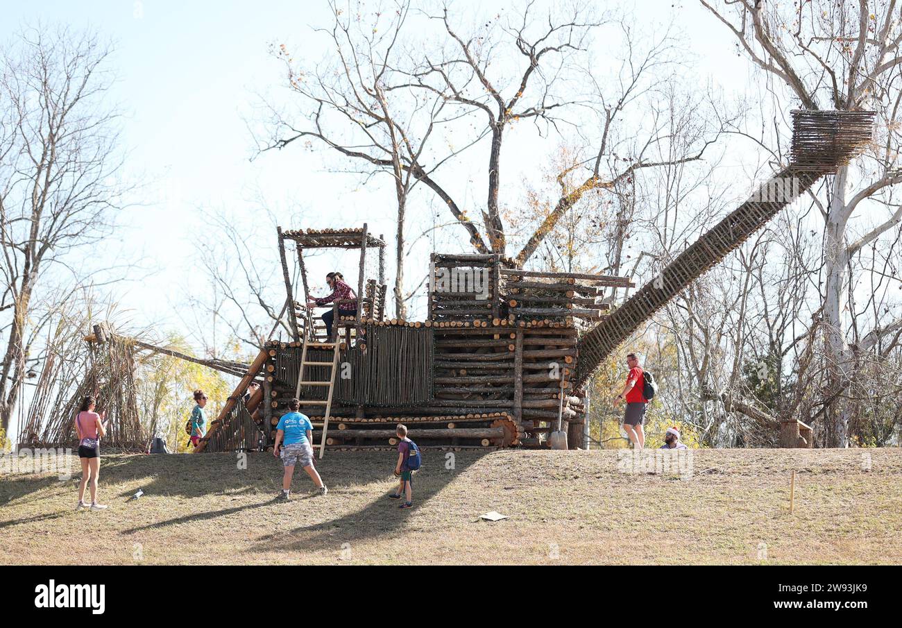 Reserve, USA. 23rd Dec, 2023. A bonfire made into the form of a Farm ...