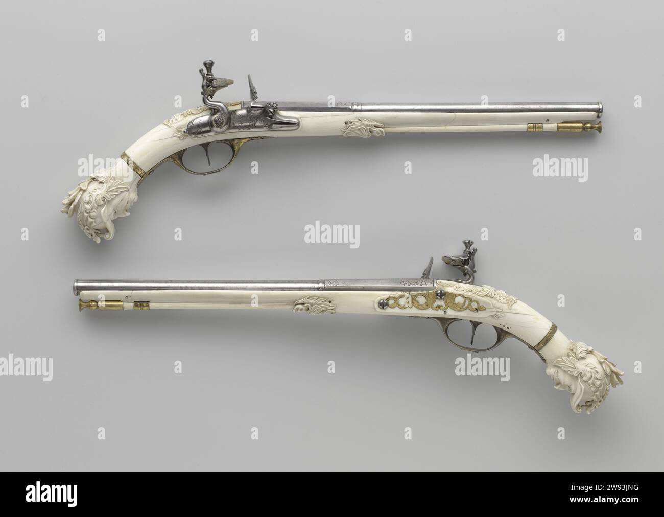Flint gun with ivory drawer, Jean Louroux, Before 1670 flintlock pistol ...
