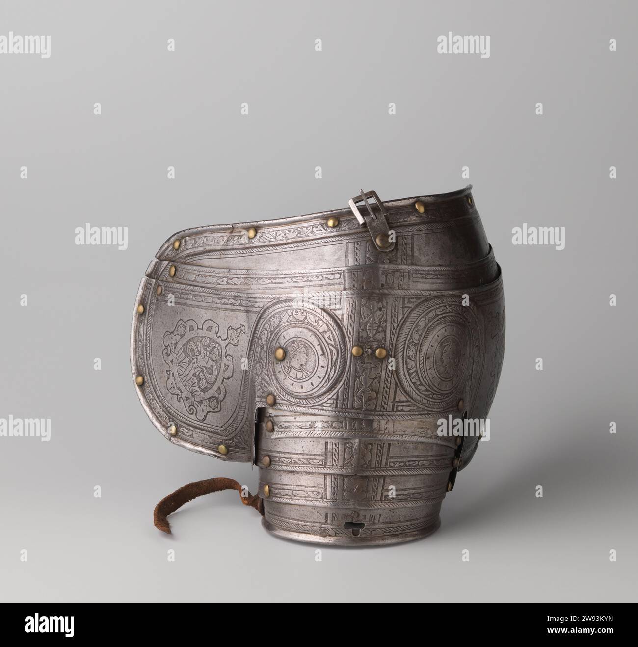 Shoulder plate of a harness with decorations, c. 1525 - c. 1575 Right ...