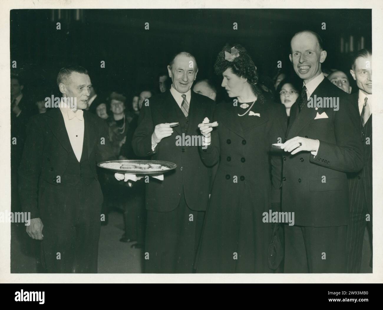 Swedish minister and couple of Kleffens eat rusk with mice in London ...