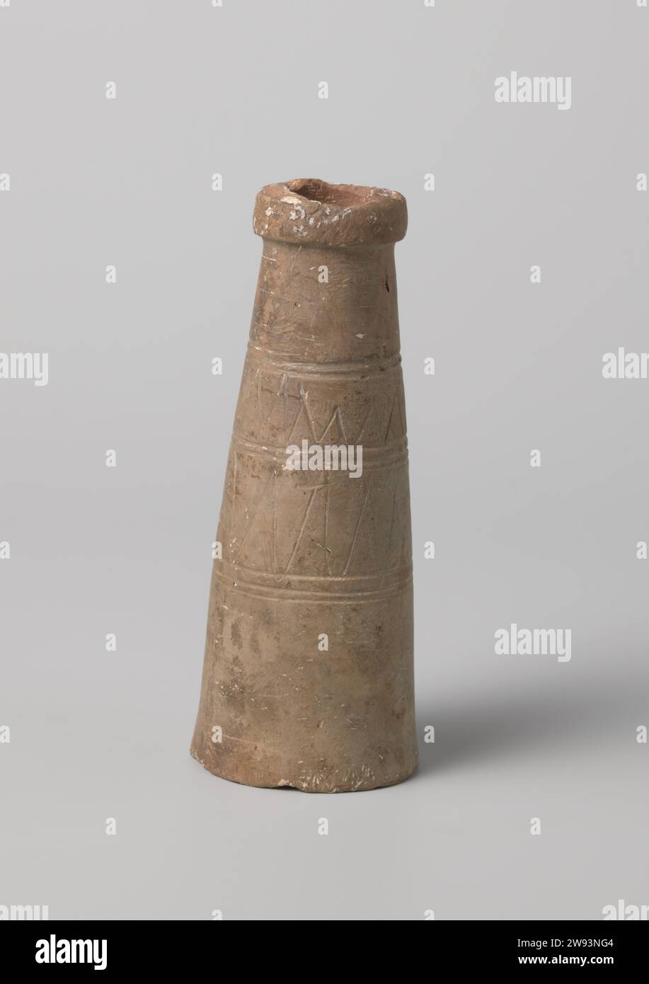 Neck of a bottle from V.O.C. ship De 'Witte Leeuw', Before 1613 Neck of ...