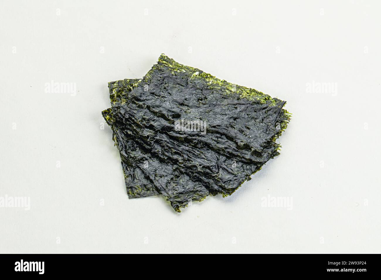 Korean nori seaweed chips heap snack Stock Photo - Alamy