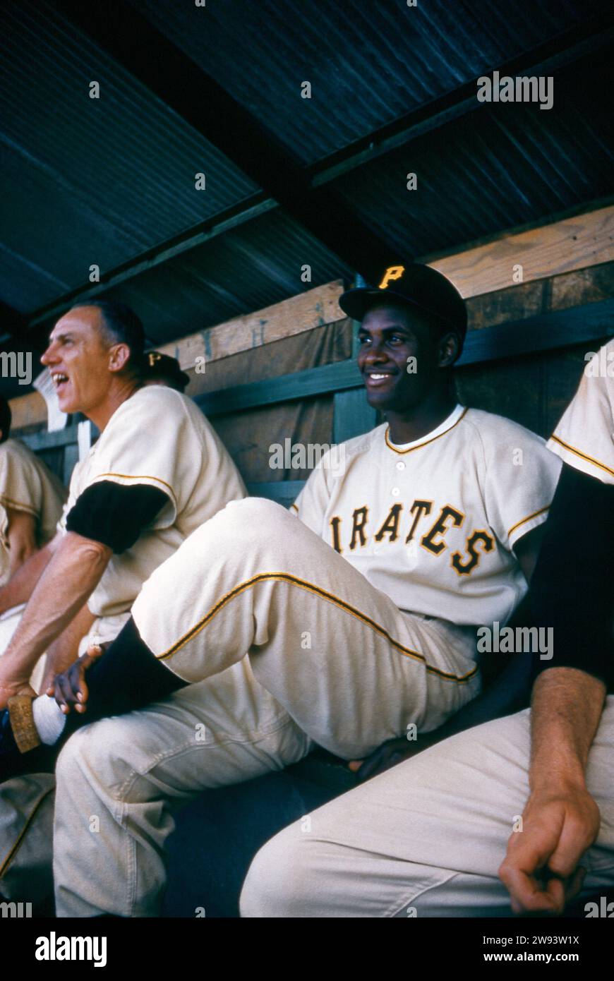 PITTSBURGH, PA - 1960: Roberto Clemente #21 of the Pittsburgh Pirates ...