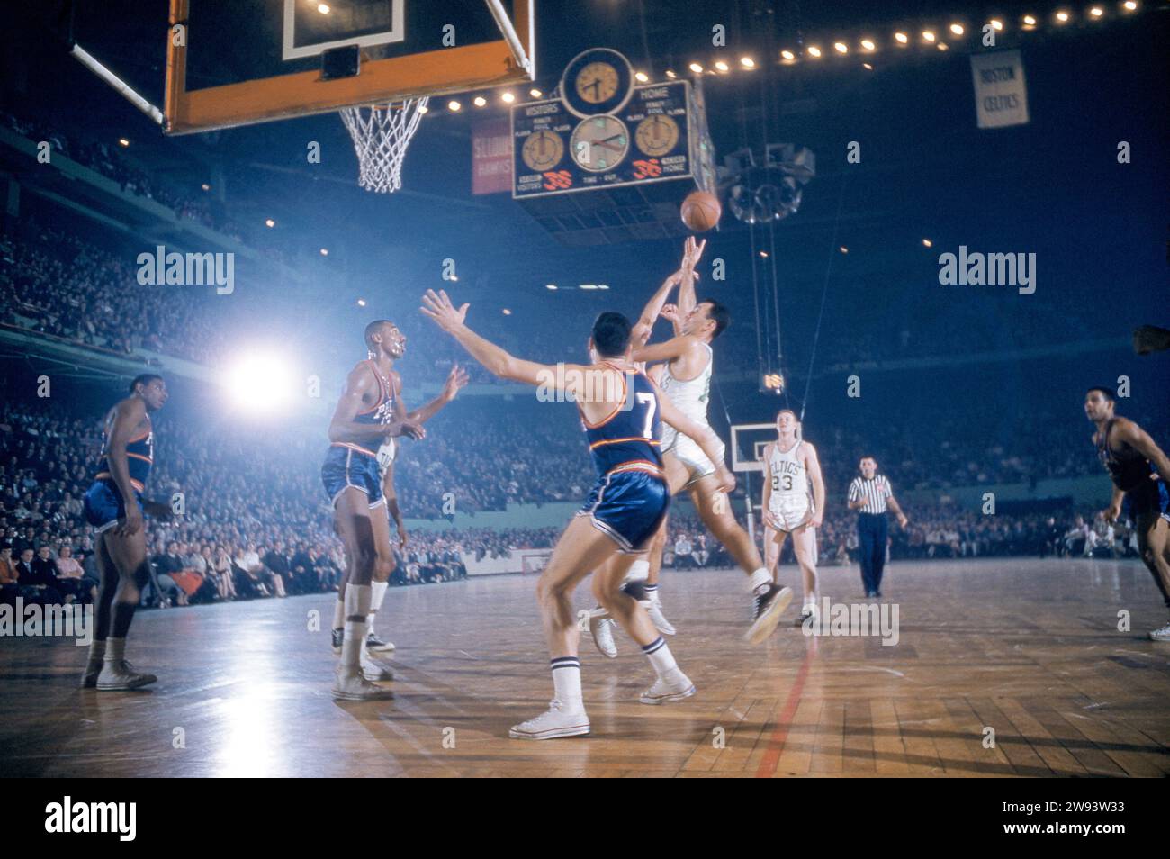 BOSTON, MA - 1957: Bob Cousy #14 of the Boston Celtics shoots over ...