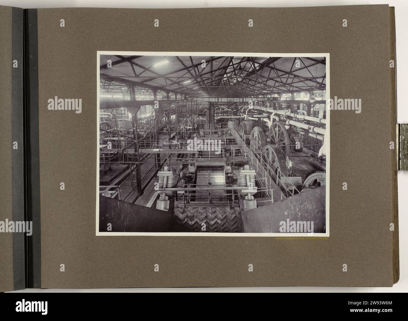Mill installation Zuidbatterij, 1917 photograph Inside of a factory ...