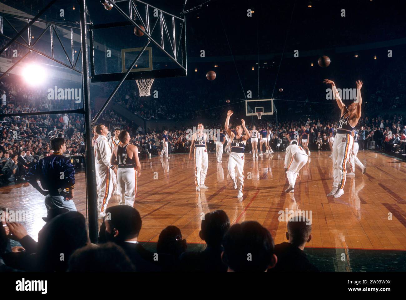 NEW YORK, NY - NOVEMBER 3: Walt Davis #12, George Dempsey #5 and Paul ...