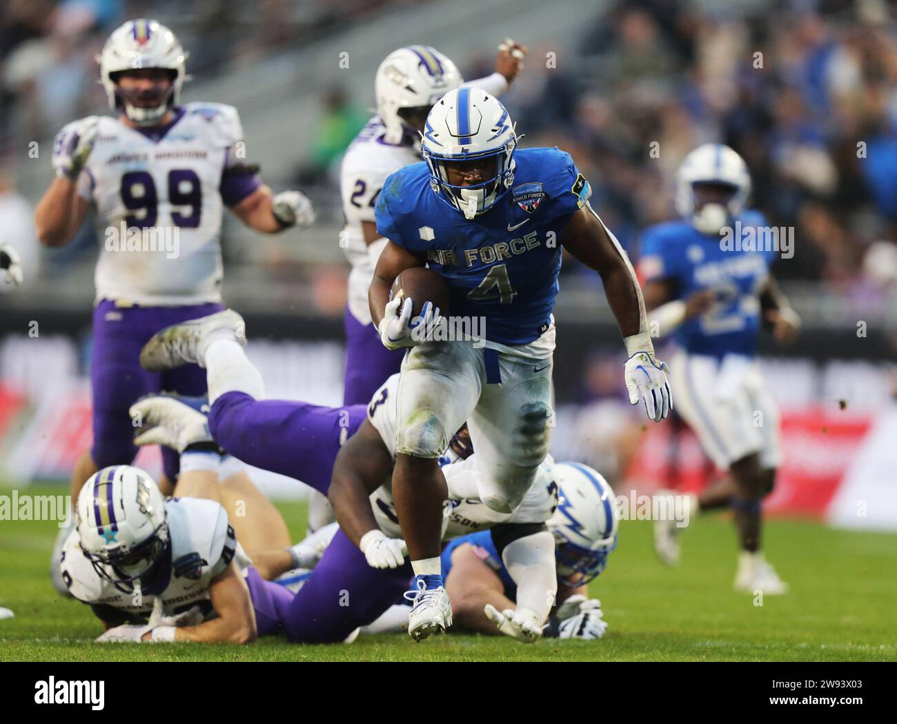 James madison university stadium hi-res stock photography and images ...