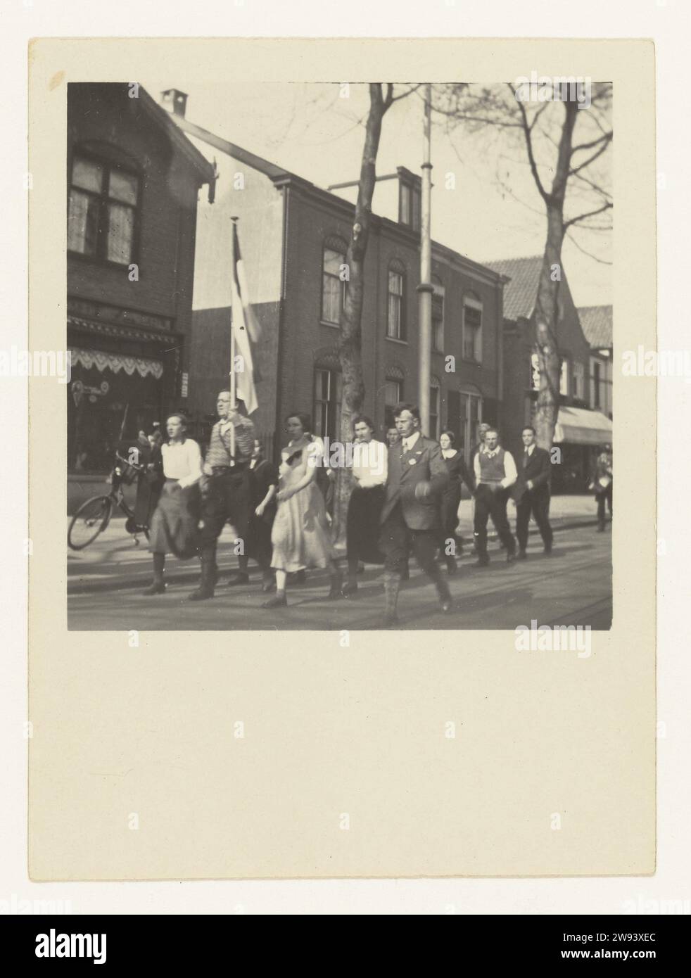 Procession NSB, 1936 - 1937 photograph Parade of the NSB. At the front ...
