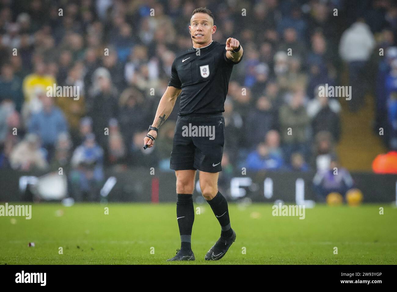 Referee stephen martin during the sky bet championship match at elland ...