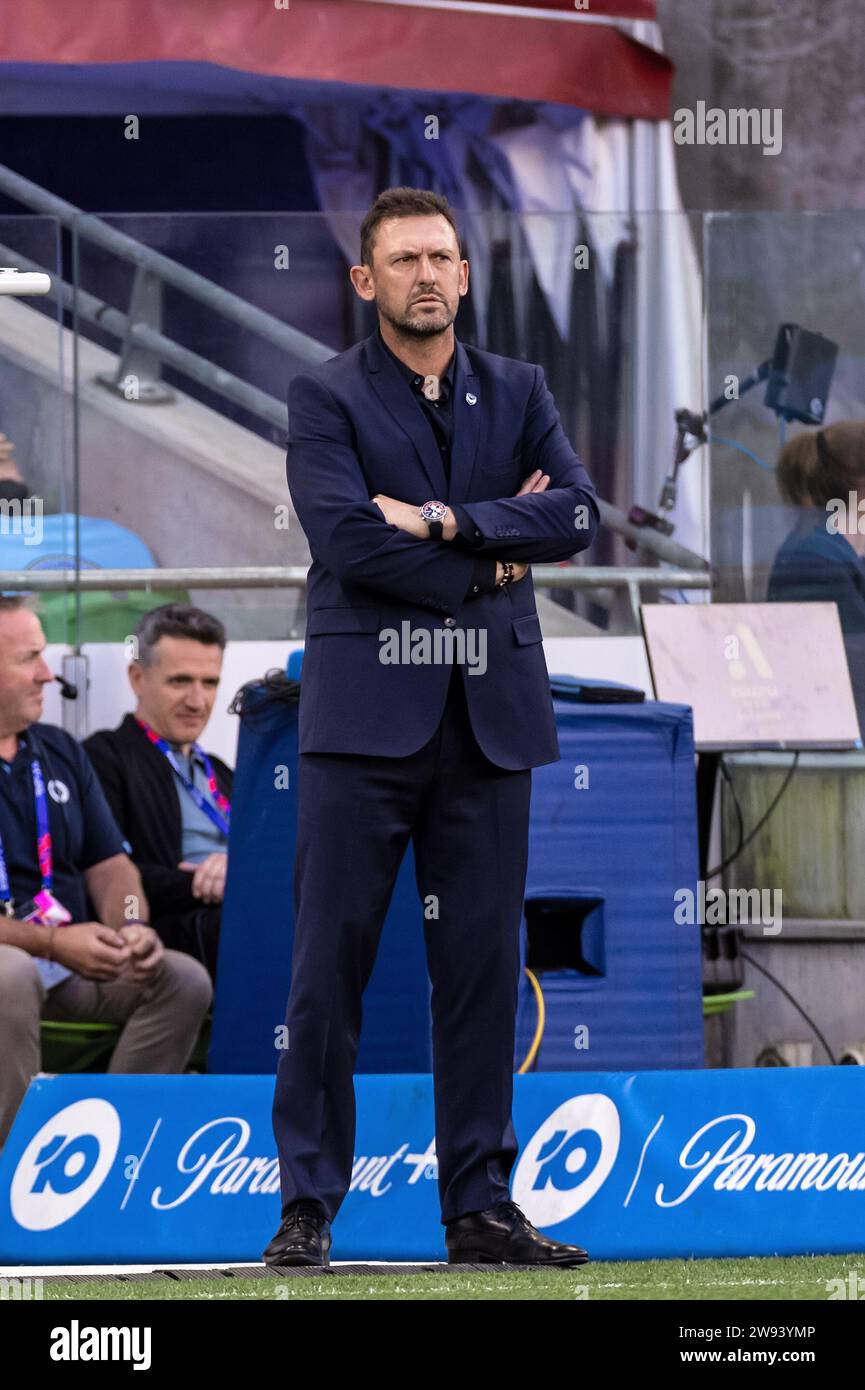 Melbourne victory head coach tony popovic hi-res stock photography and ...