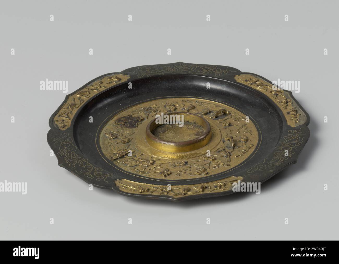 Saucer, 1700 - 1800 Dish of fire gilt Suassa, with scalloped accolade ...