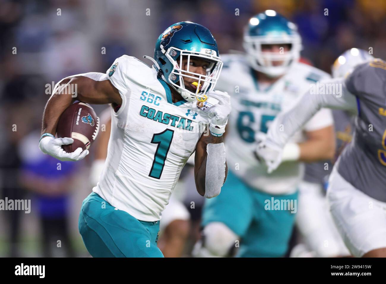 Coastal Carolina running back Braydon Bennett (1) carries against San ...