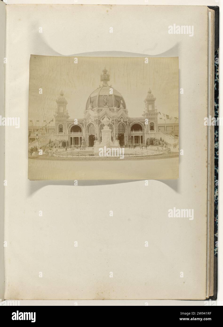 Fontein building, 1894 photograph Photo of building, taken during the ...