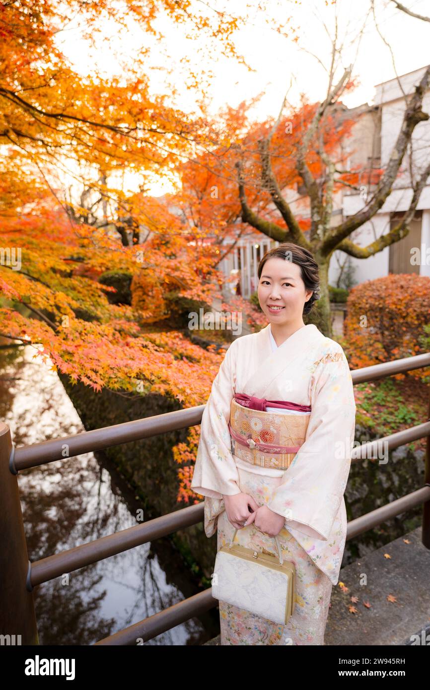 Japanese Female Kimono Portrait photography. Maple leaves turning red ...