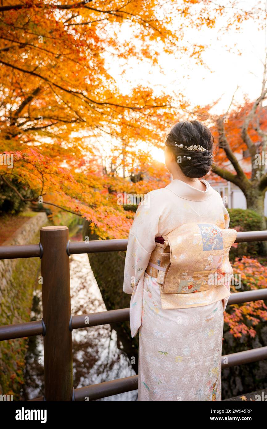 Japanese Female Kimono Portrait photography. Maple leaves turning red ...