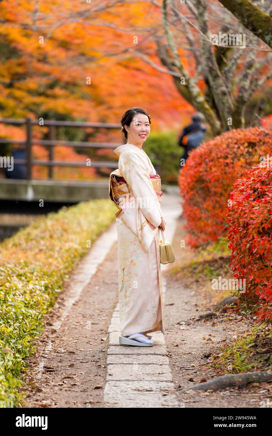 Japanese Female Kimono Portrait photography. Kyoto, Japan. Maple leaves ...