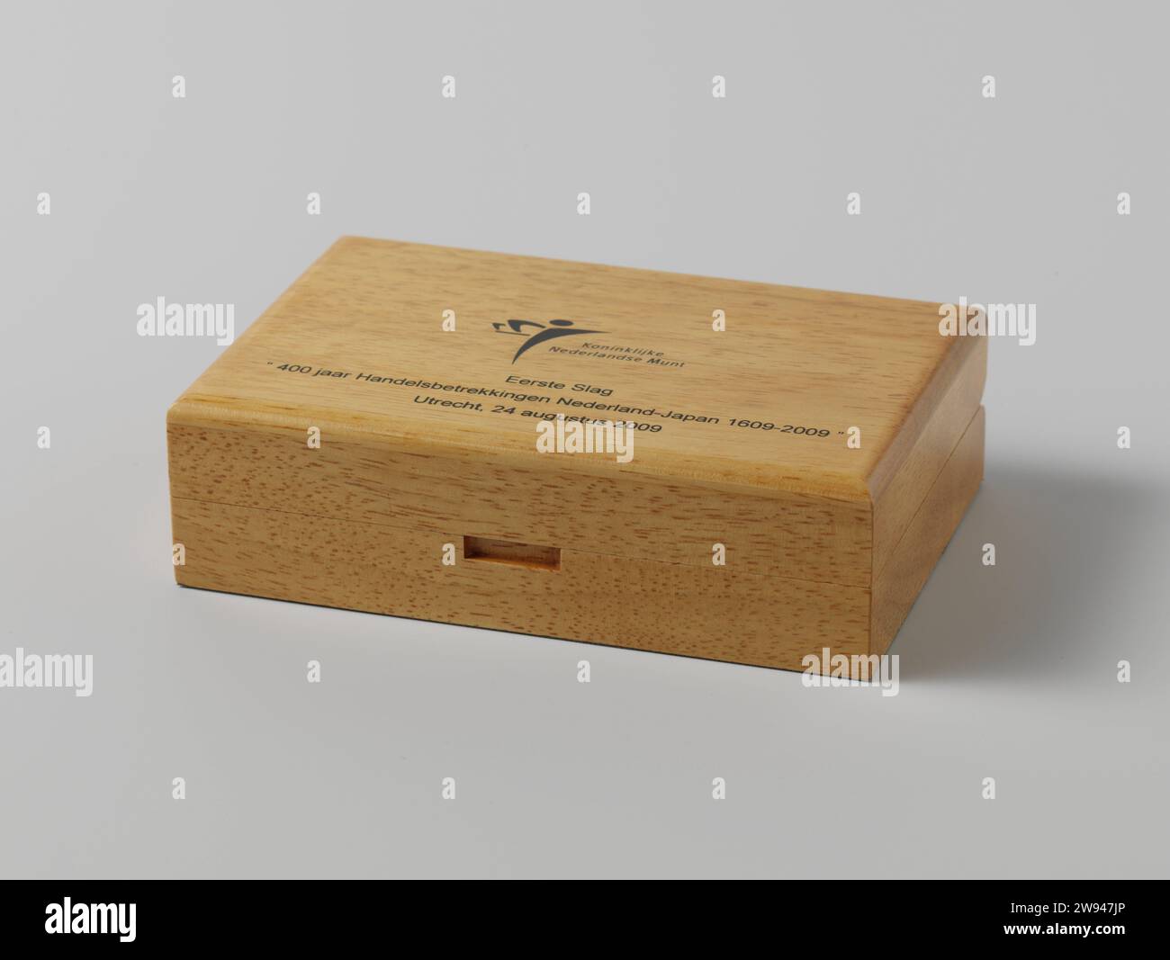 Wooden box at Munt 400 years of Trade relations Nederland-Japan, 2009 ...