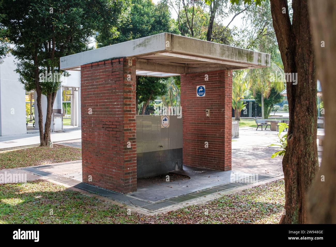 Washing station hi-res stock photography and images - Alamy