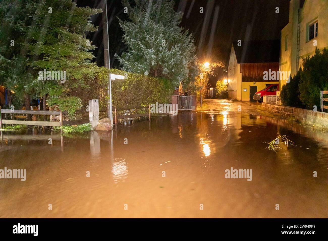 231224Überflutung News ID: EN 2023-12-24 Extremes Tauwetter: Freibad ...