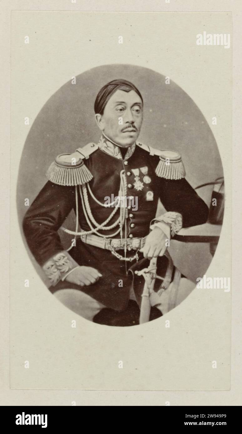 Portret Van Mangkoe Negoro IV, 1865 - 1870 photograph Portrait of the ...