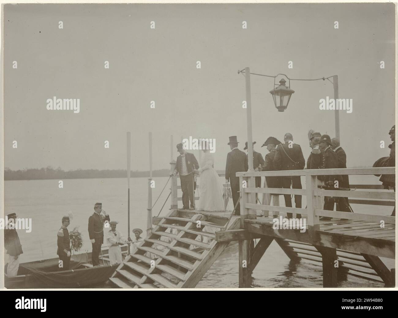 Queen's Day, 1903 - 1908 photograph P. Hofstede Crull and his wife ...