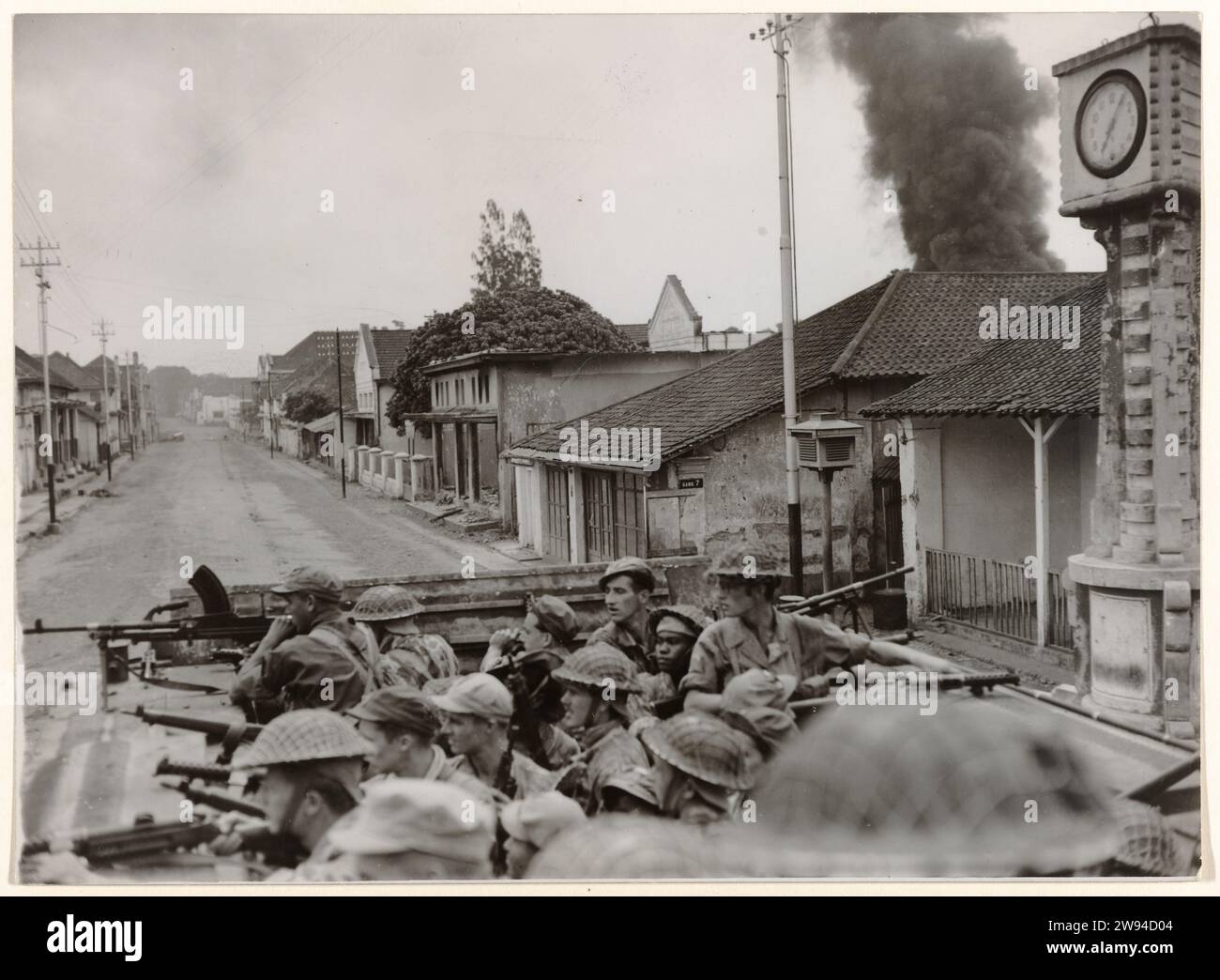 Advancing Dutch soldiers, 1947 - 1949 photograph Dutch soldiers in a ...