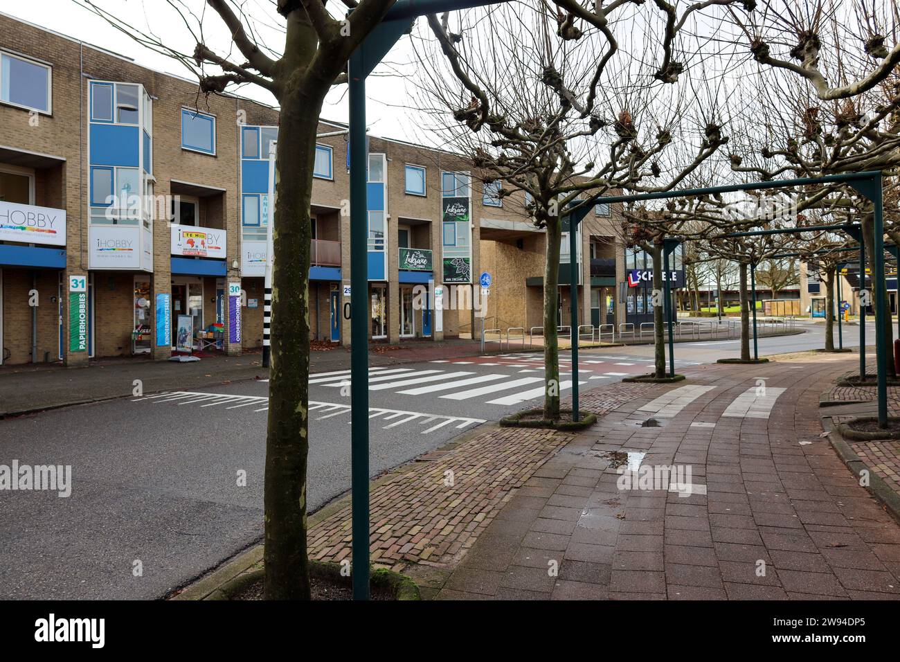 City center with market on the Raadhuisplein in Nieuwerkerk aan den ...