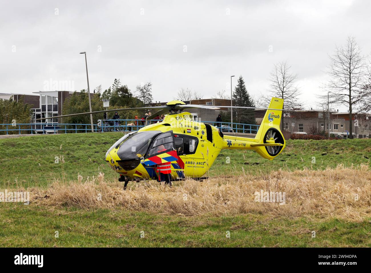 Doctor from trauma helicopter helps ambulance personnel with injured ...