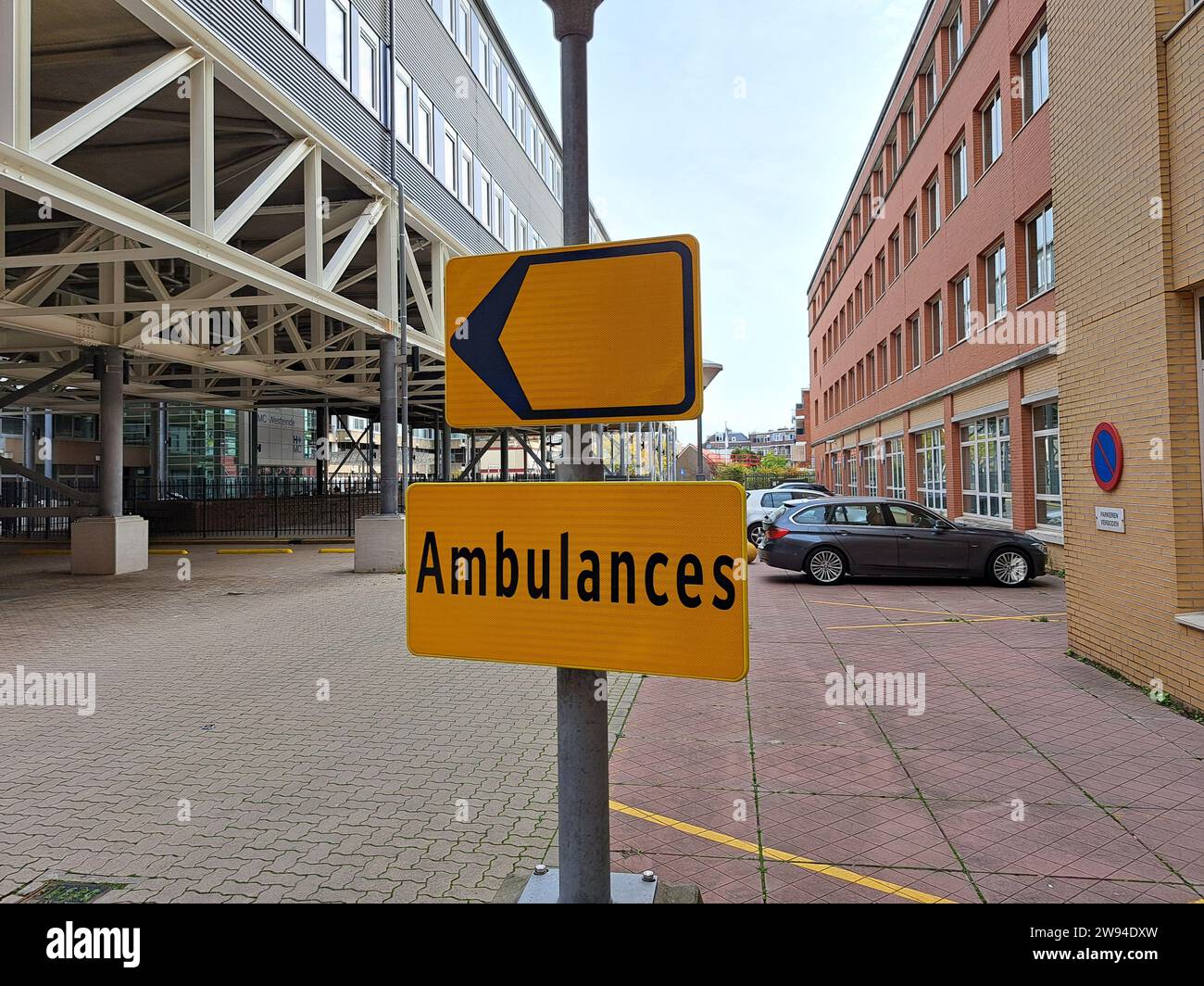 Emergency route for ambulances at the HMC westeinde hospital in the ...