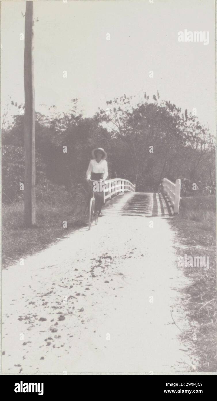 Maria Gonggrijp by bike, Andries Augustus Boom, 1911 photograph Maria ...