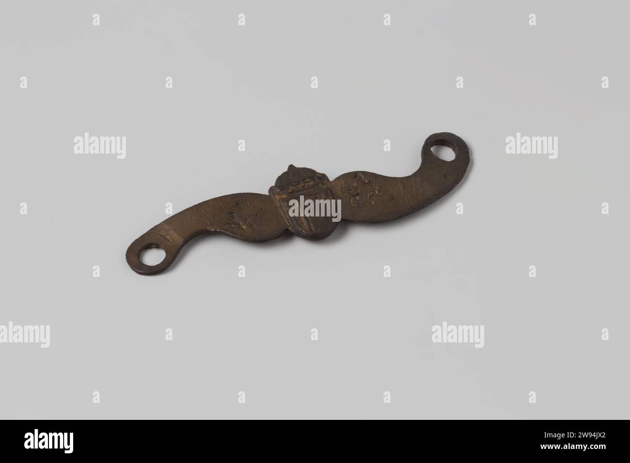 Side plate of a musket with the coat of arms of Amsterdam and VOC ...