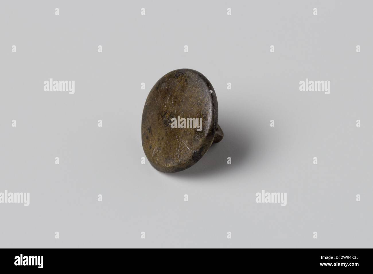 Button from the wreck of the East Indians Hollandia, Anonymous, 1700 ...