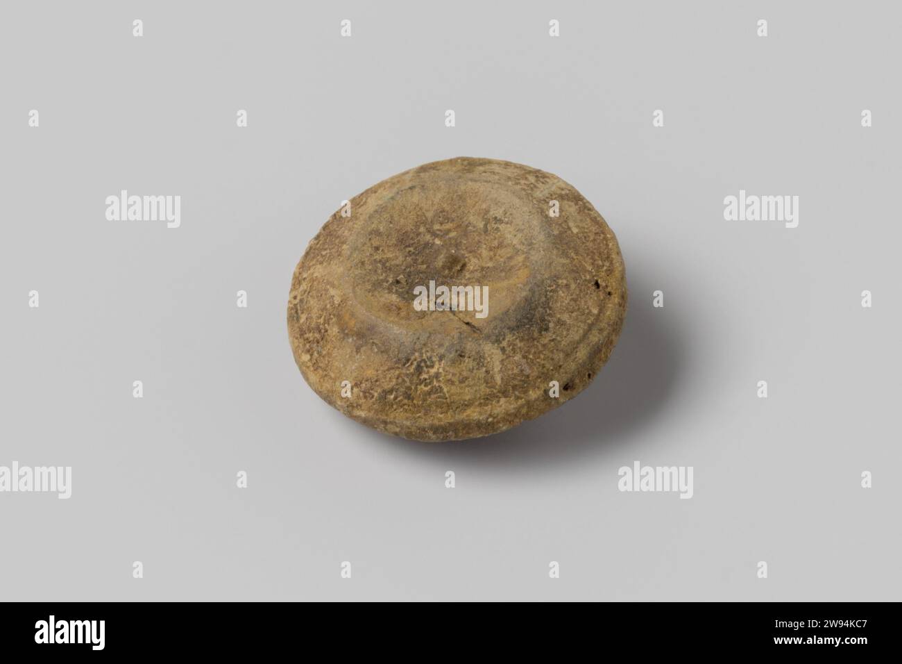 Button from the wreck of the East Indians Hollandia, Anonymous, 1700 ...