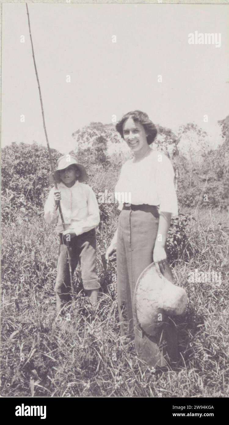 Maria Gonggrijp, standing with the hat in hand, Andries Augustus Boom ...