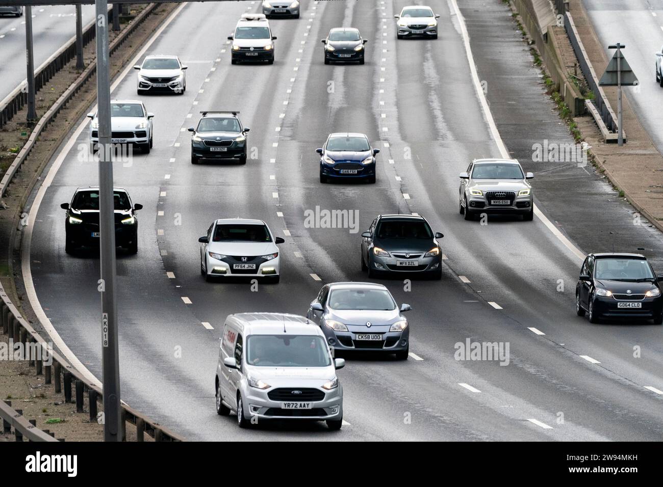 Traffic on the M25 in Kent as millions of people are braced for ...