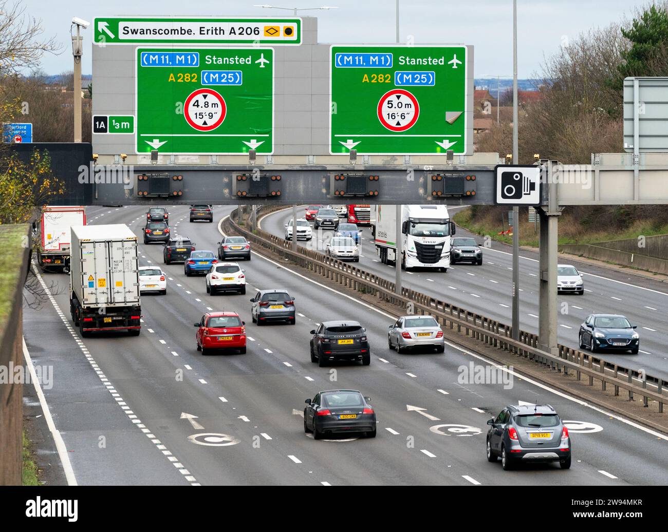 Traffic on the M25 in Kent as millions of people are braced for ...