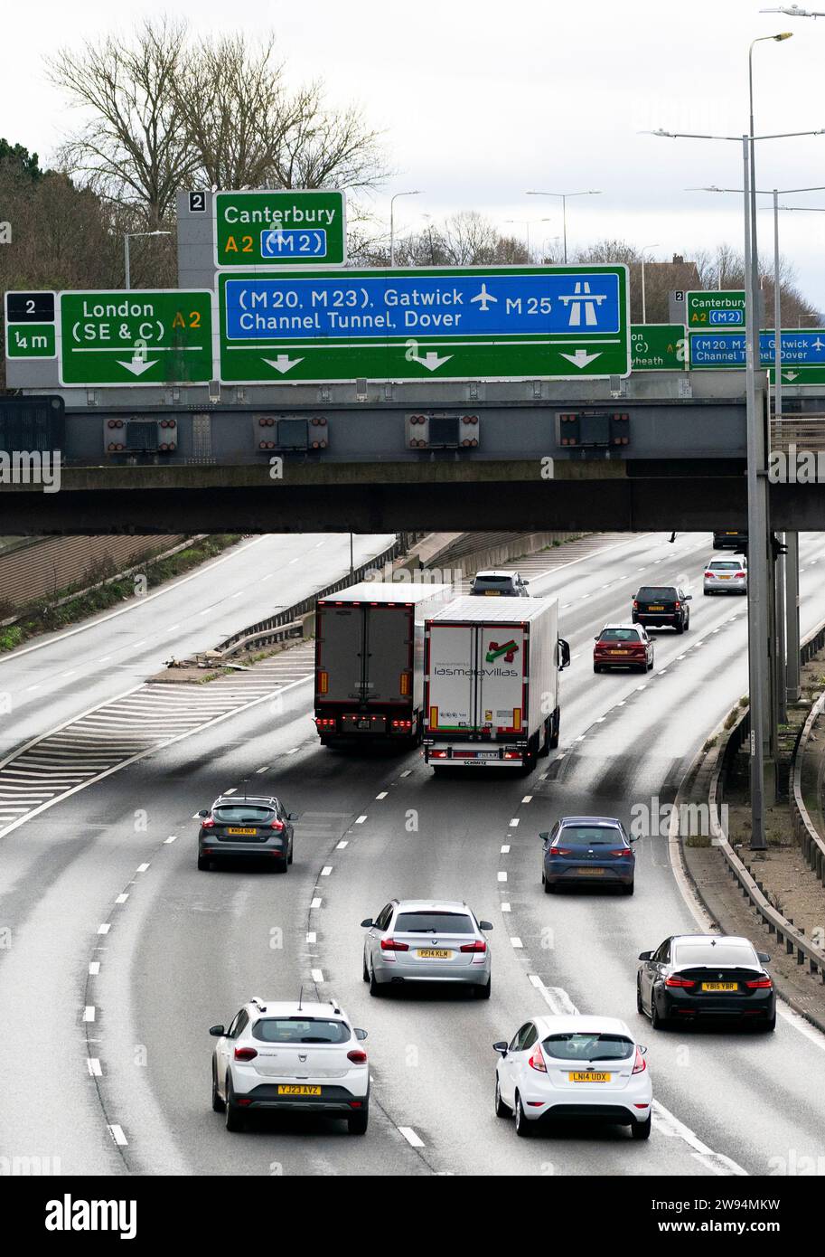 Traffic on the M25 in Kent as millions of people are braced for ...