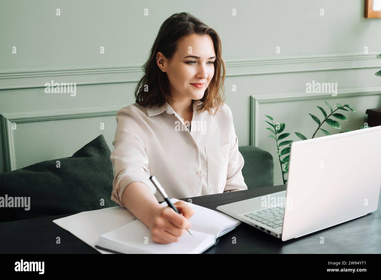 Dynamic typing hi-res stock photography and images - Alamy