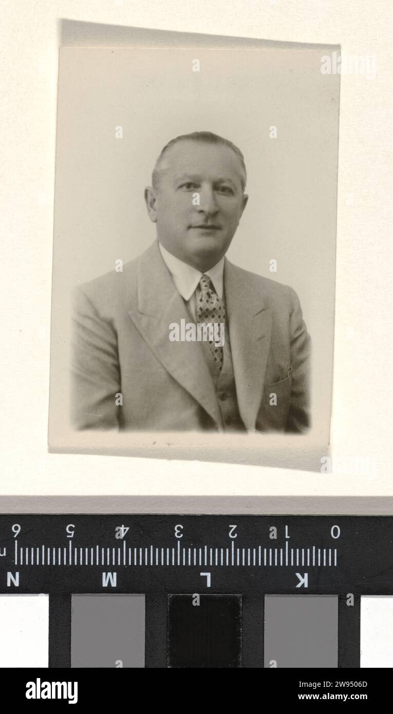 Portrait of Willy Moos in suit with checkered Das, Anonymous, 1945 ...